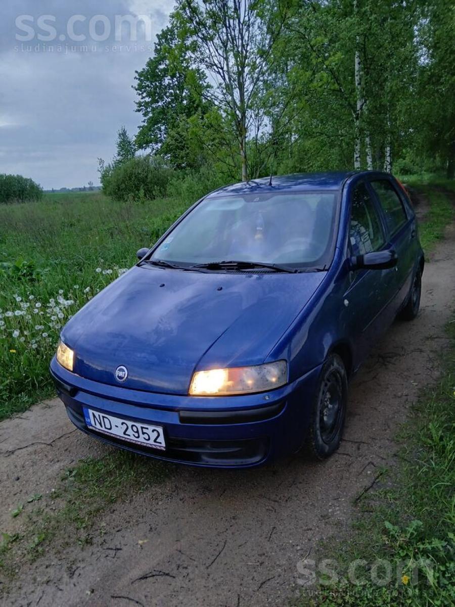 Zils Fiat Punto 2001 Rēzekne, ar dzinēja tilpumu 1.40 L un nobraukumu 135 tūkst. km par 350 €, foto 1 vietnē AUTOMOTO.COM.LV