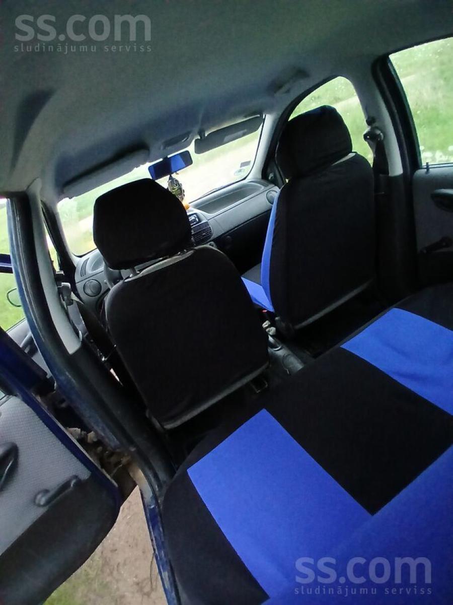 Zils Fiat Punto 2001 Rēzekne, ar dzinēja tilpumu 1.40 L un nobraukumu 135 tūkst. km par 350 €, foto 4 vietnē AUTOMOTO.COM.LV