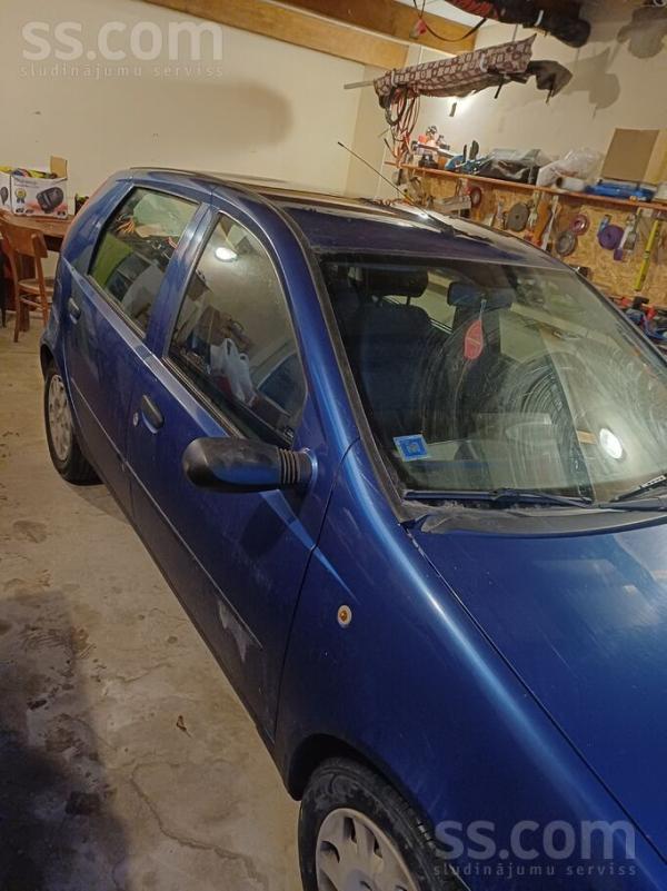 Zils Fiat Punto 2003 Jēkabpils, ar dzinēja tilpumu 1.20 L un nobraukumu 163 tūkst. km par 500 €, foto 2 vietnē AUTOMOTO.COM.LV