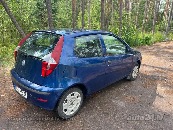 Blue Fiat Punto 2005 in Tallinn, with an engine capacity of 1.20 L and mileage of 127 thousand km for 990 €, photo 4 on AUTOMOTO.COM.LV