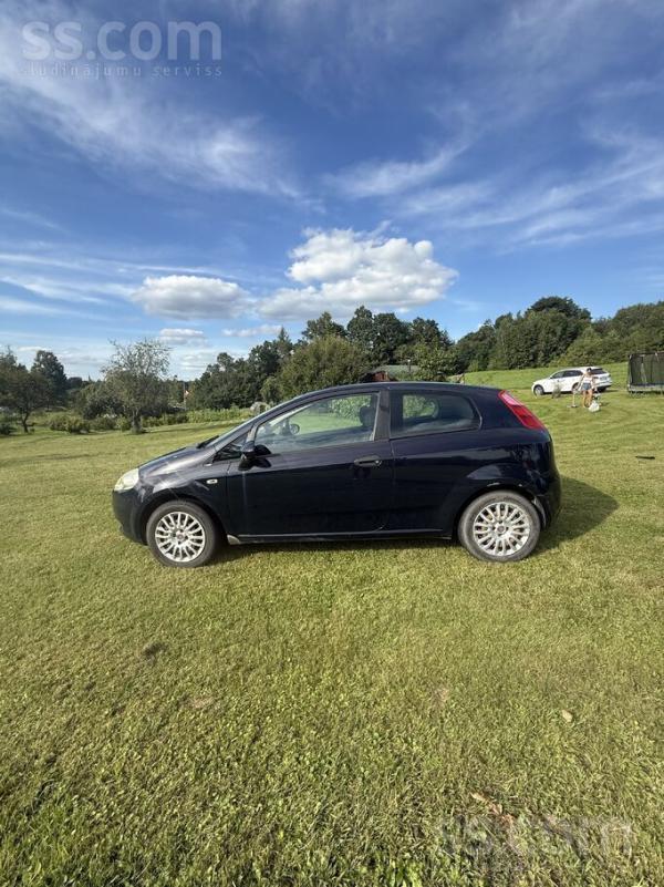 Blue Fiat Punto 2009 in Riga, with an engine capacity of 1.20 L and mileage of 272 thousand km for 2100 €, photo 4 on AUTOMOTO.COM.LV
