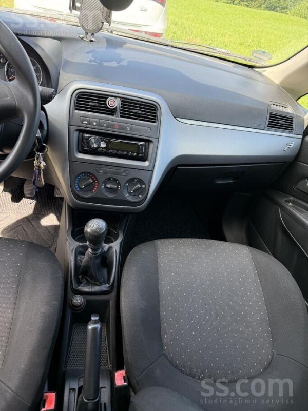 Blue Fiat Punto 2009 in Riga, with an engine capacity of 1.20 L and mileage of 272 thousand km for 2100 €, photo 8 on AUTOMOTO.COM.LV