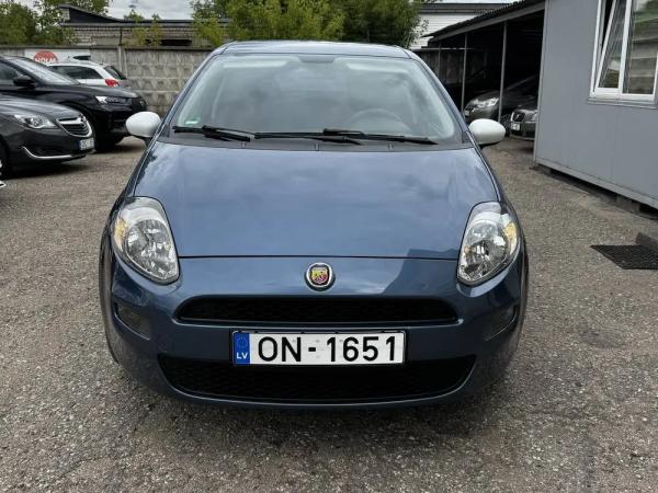 Blue Fiat Punto 2018 in Daugavpils, with an engine capacity of 1.40 L and mileage of 77 thousand km for 5300 €, photo 2 on AUTOMOTO.COM.LV