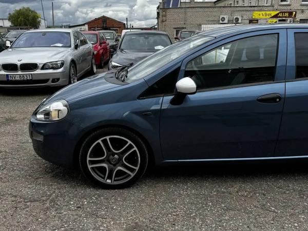 Blue Fiat Punto 2018 in Daugavpils, with an engine capacity of 1.40 L and mileage of 77 thousand km for 5300 €, photo 7 on AUTOMOTO.COM.LV