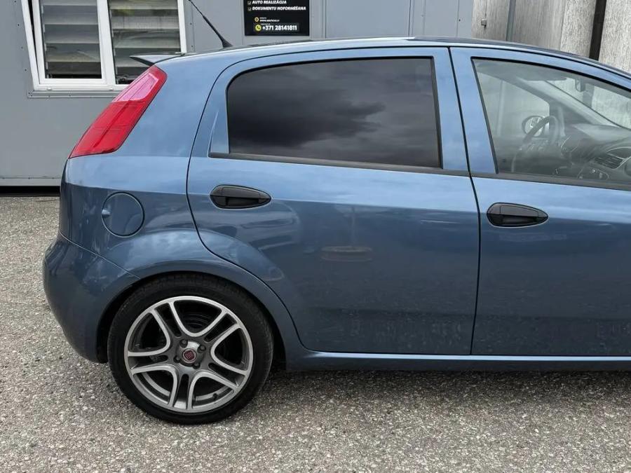 Blue Fiat Punto 2018 in Daugavpils, with an engine capacity of 1.40 L and mileage of 77 thousand km for 5300 €, photo 9 on AUTOMOTO.COM.LV