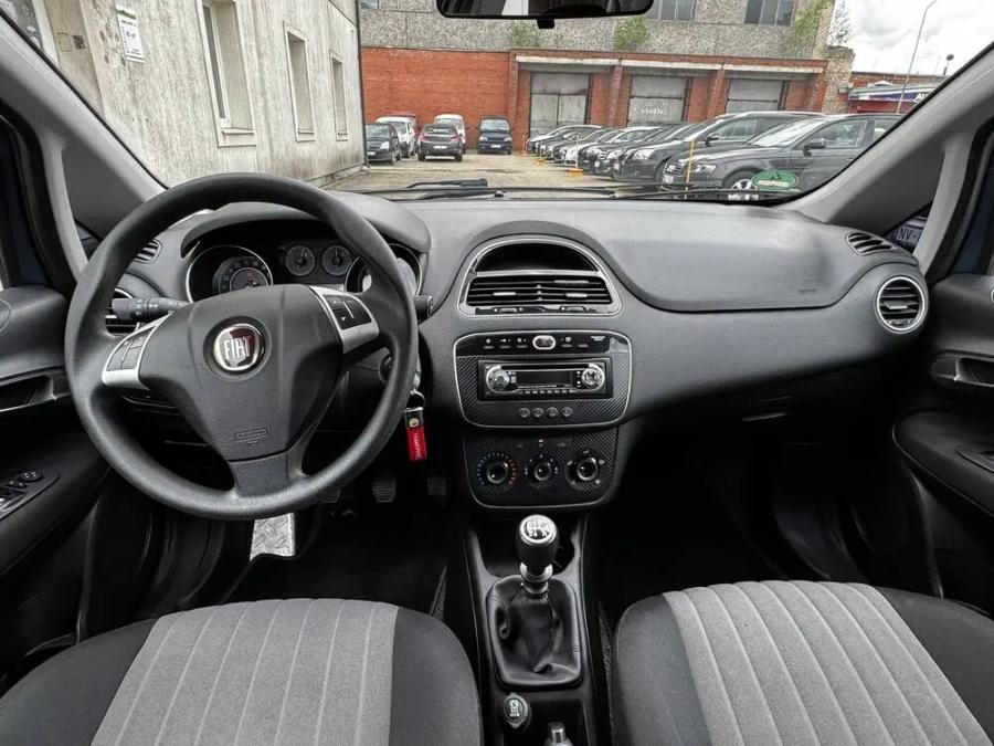 Blue Fiat Punto 2018 in Daugavpils, with an engine capacity of 1.40 L and mileage of 77 thousand km for 5300 €, photo 16 on AUTOMOTO.COM.LV