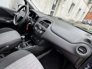 Blue Fiat Punto 2018 in Daugavpils, with an engine capacity of 1.40 L and mileage of 77 thousand km for 5300 €, photo 17 on AUTOMOTO.COM.LV