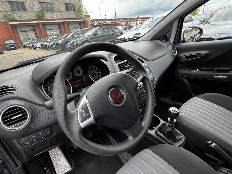 Blue Fiat Punto 2018 in Daugavpils, with an engine capacity of 1.40 L and mileage of 77 thousand km for 5300 €, photo 18 on AUTOMOTO.COM.LV