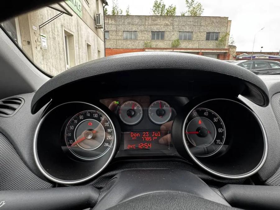 Blue Fiat Punto 2018 in Daugavpils, with an engine capacity of 1.40 L and mileage of 77 thousand km for 5300 €, photo 19 on AUTOMOTO.COM.LV