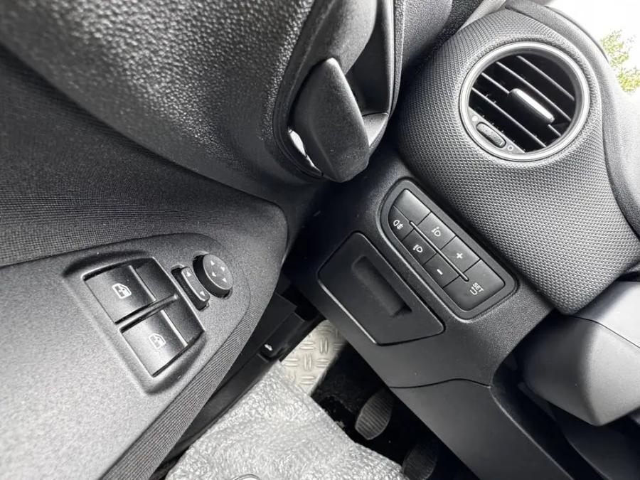Blue Fiat Punto 2018 in Daugavpils, with an engine capacity of 1.40 L and mileage of 77 thousand km for 5300 €, photo 22 on AUTOMOTO.COM.LV