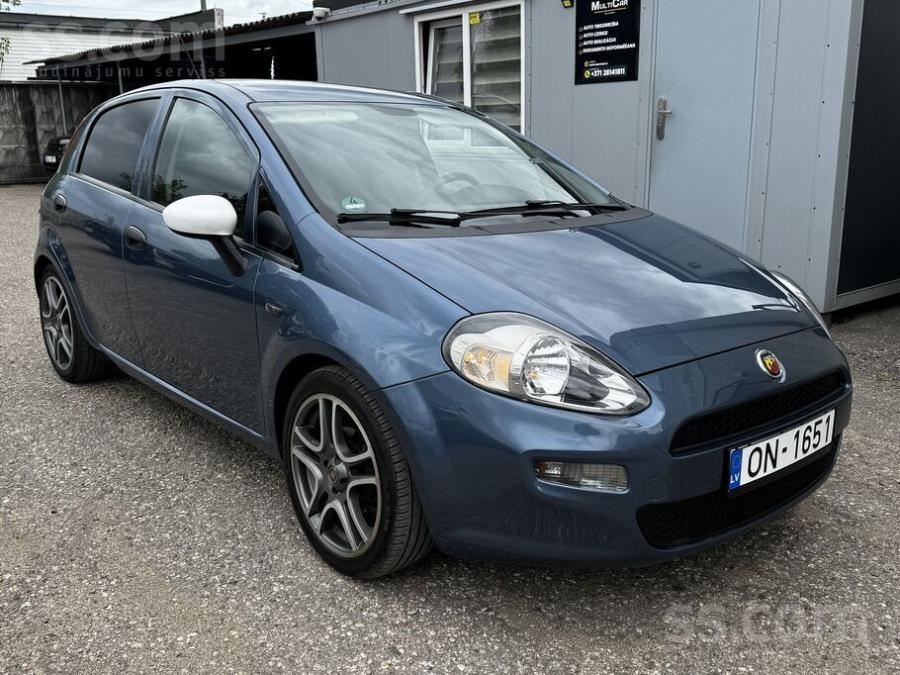 Zils Fiat Punto 2018 Daugavpils, ar dzinēja tilpumu 1.40 L un nobraukumu 0 tūkst. km par 5300 €, foto 1 vietnē AUTOMOTO.COM.LV