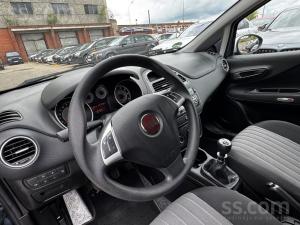 Zils Fiat Punto 2018 Daugavpils, ar dzinēja tilpumu 1.40 L un nobraukumu 0 tūkst. km par 5300 €, foto 18 vietnē AUTOMOTO.COM.LV