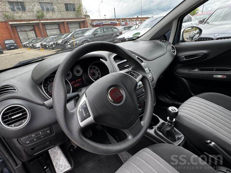 Zils Fiat Punto 2018 Daugavpils, ar dzinēja tilpumu 1.40 L un nobraukumu 0 tūkst. km par 5300 €, foto 18 vietnē AUTOMOTO.COM.LV