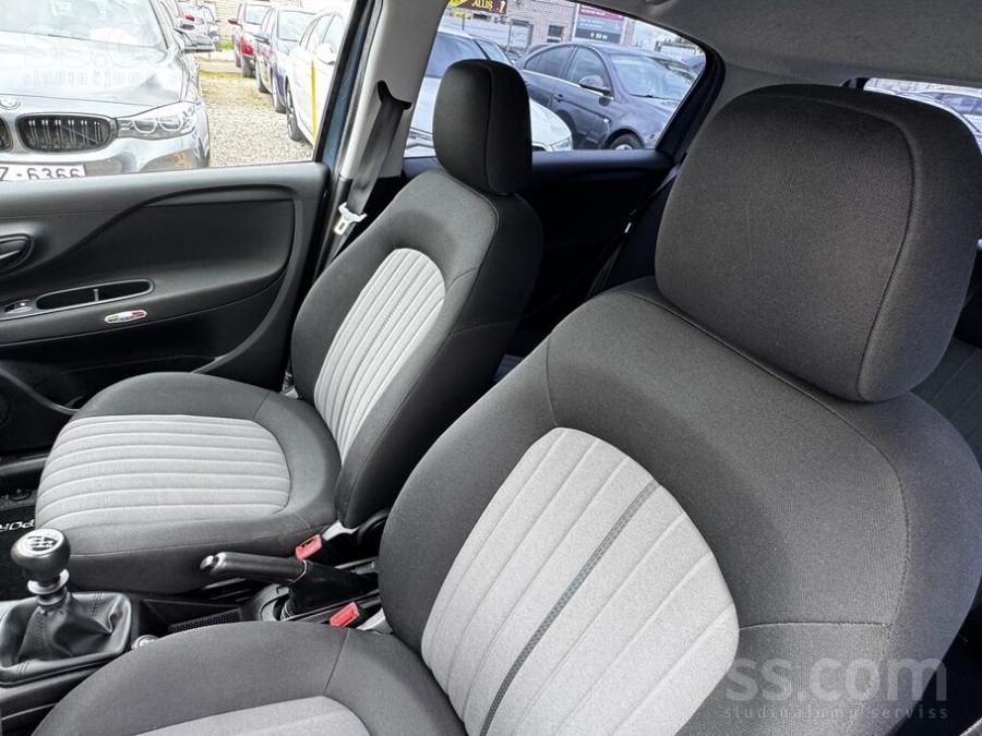 Zils Fiat Punto 2018 Daugavpils, ar dzinēja tilpumu 1.40 L un nobraukumu 0 tūkst. km par 5300 €, foto 24 vietnē AUTOMOTO.COM.LV