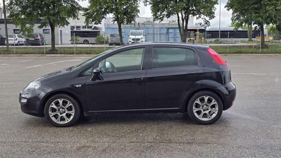 Black Fiat punto-evo 2018 in Marijampole, with an engine capacity of 1.25 L and mileage of 165 thousand km for 3650 €, photo 9 on AUTOMOTO.COM.LV