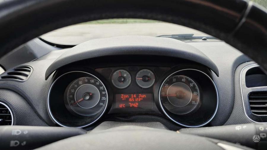 Black Fiat punto-evo 2018 in Marijampole, with an engine capacity of 1.25 L and mileage of 165 thousand km for 3650 €, photo 15 on AUTOMOTO.COM.LV