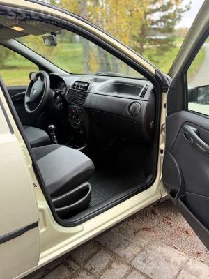 Green Fiat Punto 2005 in Cesis, with an engine capacity of 1.20 L and mileage of 234 thousand km for 1650 €, photo 7 on AUTOMOTO.COM.LV