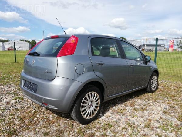 Grey Fiat Punto 2009 in Saldus, with an engine capacity of 1.30 L and mileage of 205 thousand km for 2500 €, photo 2 on AUTOMOTO.COM.LV