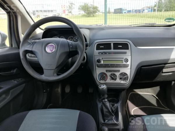 Grey Fiat Punto 2009 in Saldus, with an engine capacity of 1.30 L and mileage of 205 thousand km for 2500 €, photo 8 on AUTOMOTO.COM.LV