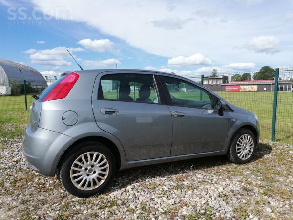 Grey Fiat Punto 2009 in Saldus, with an engine capacity of 1.30 L and mileage of 205 thousand km for 2500 €, photo 9 on AUTOMOTO.COM.LV