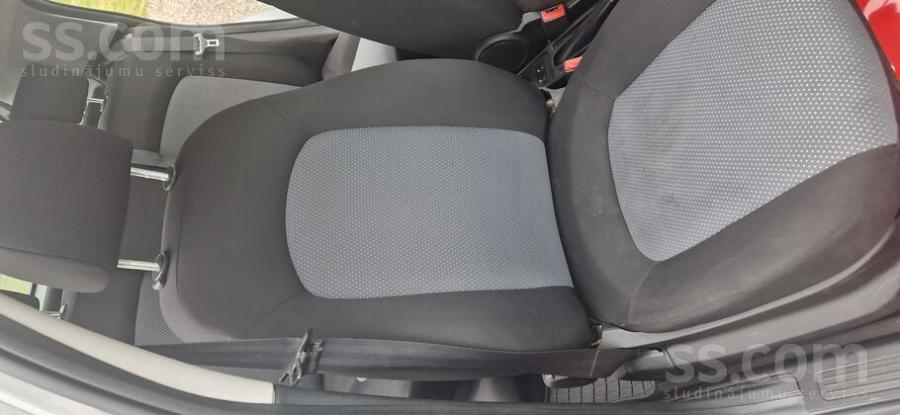 Grey Fiat Punto 2011 in Daugavpils, with an engine capacity of 1.20 L and mileage of 191 thousand km for 2950 €, photo 23 on AUTOMOTO.COM.LV