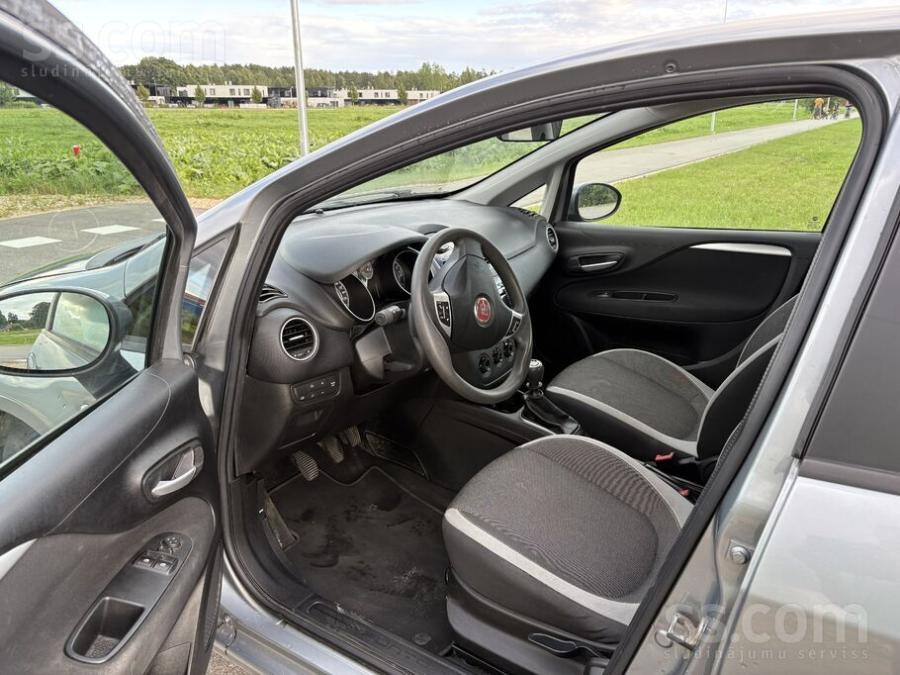 Pelēks Fiat Punto 2012 Rīga, ar dzinēja tilpumu 1.20 L un nobraukumu 92 tūkst. km par 2500 €, foto 6 vietnē AUTOMOTO.COM.LV