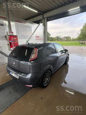 Grey Fiat Punto 2013 in Riga, with an engine capacity of 1.30 L and mileage of 204 thousand km for 2800 €, photo 4 on AUTOMOTO.COM.LV