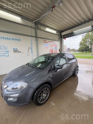 Grey Fiat Punto 2013 in Riga, with an engine capacity of 1.30 L and mileage of 204 thousand km for 2800 €, photo 10 on AUTOMOTO.COM.LV