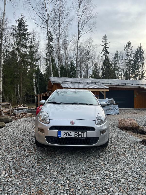 Fiat Punto 2014 in Tallinn on AUTOMOTO.COM.LV Grey Fiat Punto 2014 in Tallinn, with an engine capacity of 1.20 L and mileage of 111 thousand km for 1999 €, photo 1 on AUTOMOTO.COM.LV