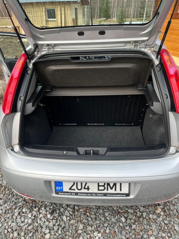 Fiat Punto 2014 in Tallinn on AUTOMOTO.COM.LV Grey Fiat Punto 2014 in Tallinn, with an engine capacity of 1.20 L and mileage of 111 thousand km for 1999 €, photo 11 on AUTOMOTO.COM.LV