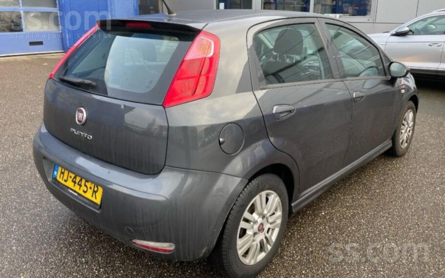 Grey Fiat Punto 2015 in Riga, with an engine capacity of 1.30 L and mileage of 255 thousand km for 3737 €, photo 4 on AUTOMOTO.COM.LV