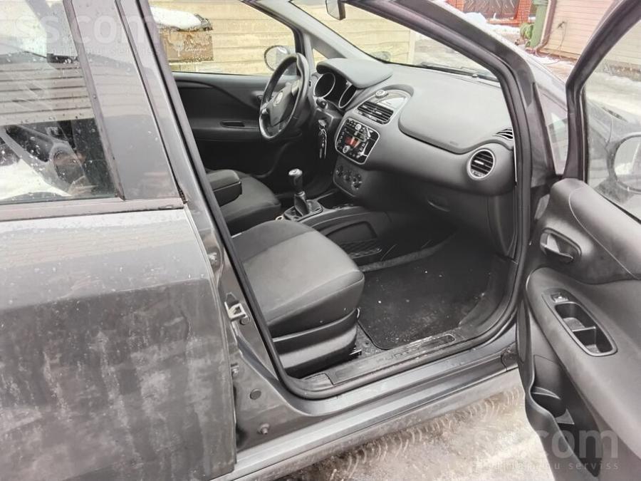 Grey Fiat Punto 2015 in Riga, with an engine capacity of 1.30 L and mileage of 255 thousand km for 3737 €, photo 8 on AUTOMOTO.COM.LV