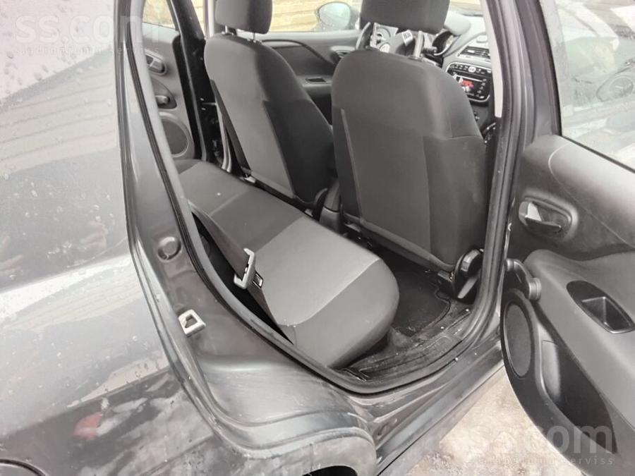 Grey Fiat Punto 2015 in Riga, with an engine capacity of 1.30 L and mileage of 255 thousand km for 3737 €, photo 9 on AUTOMOTO.COM.LV