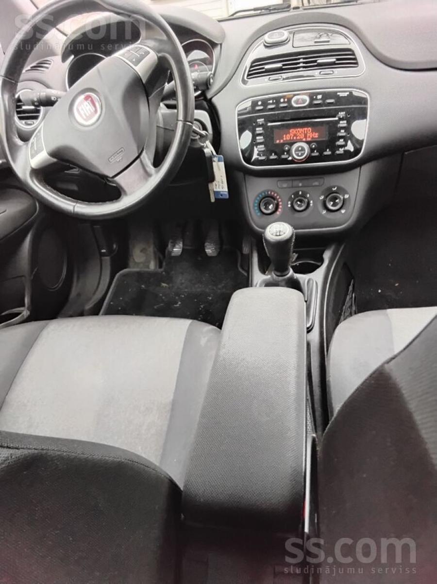 Grey Fiat Punto 2015 in Riga, with an engine capacity of 1.30 L and mileage of 255 thousand km for 3737 €, photo 10 on AUTOMOTO.COM.LV