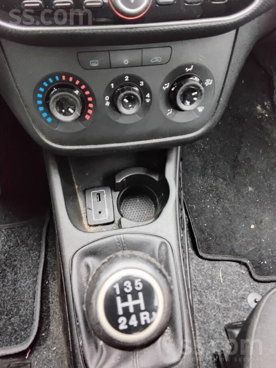 Grey Fiat Punto 2015 in Riga, with an engine capacity of 1.30 L and mileage of 255 thousand km for 3737 €, photo 11 on AUTOMOTO.COM.LV