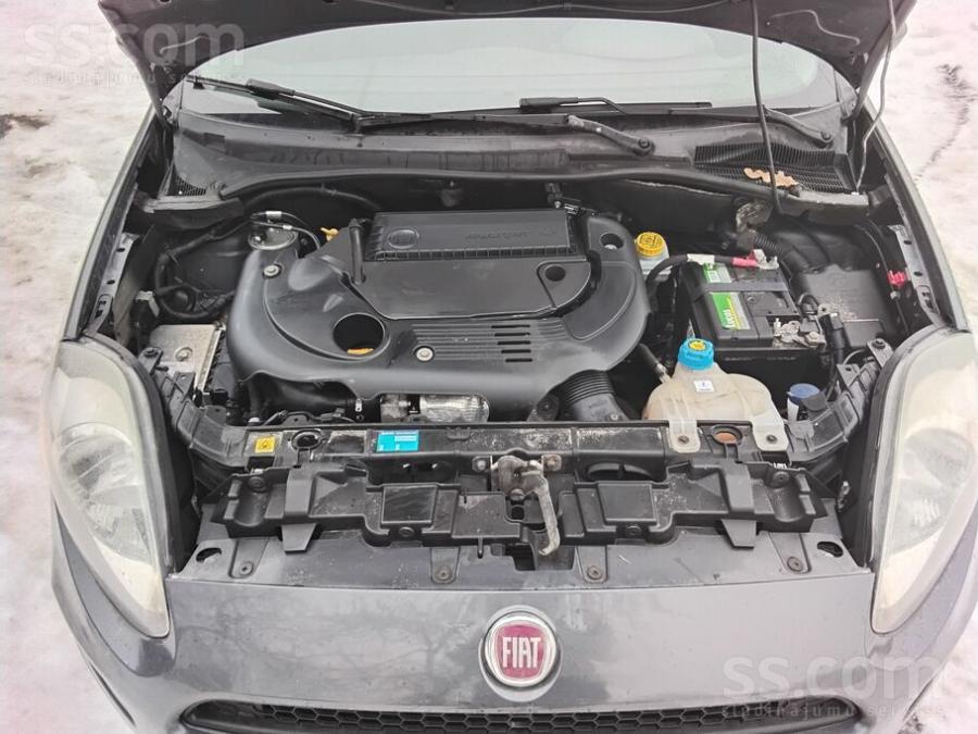 Grey Fiat Punto 2015 in Riga, with an engine capacity of 1.30 L and mileage of 255 thousand km for 3737 €, photo 19 on AUTOMOTO.COM.LV