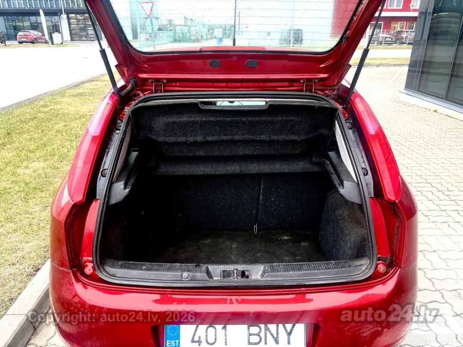 Fiat Punto 2007 in Tallinn, with an engine capacity of 1.40 L and mileage of 249 thousand km for 1399 €, photo 8 on AUTOMOTO.COM.LV