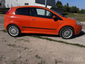 Orange Fiat Punto 2007 in Saldus, with an engine capacity of 1.90 L and mileage of 285 thousand km for 1250 €, photo 4 on AUTOMOTO.COM.LV
