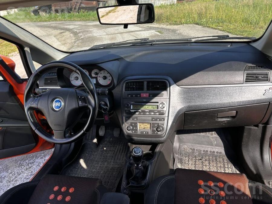 Orange Fiat Punto 2007 in Saldus, with an engine capacity of 1.90 L and mileage of 285 thousand km for 1250 €, photo 10 on AUTOMOTO.COM.LV