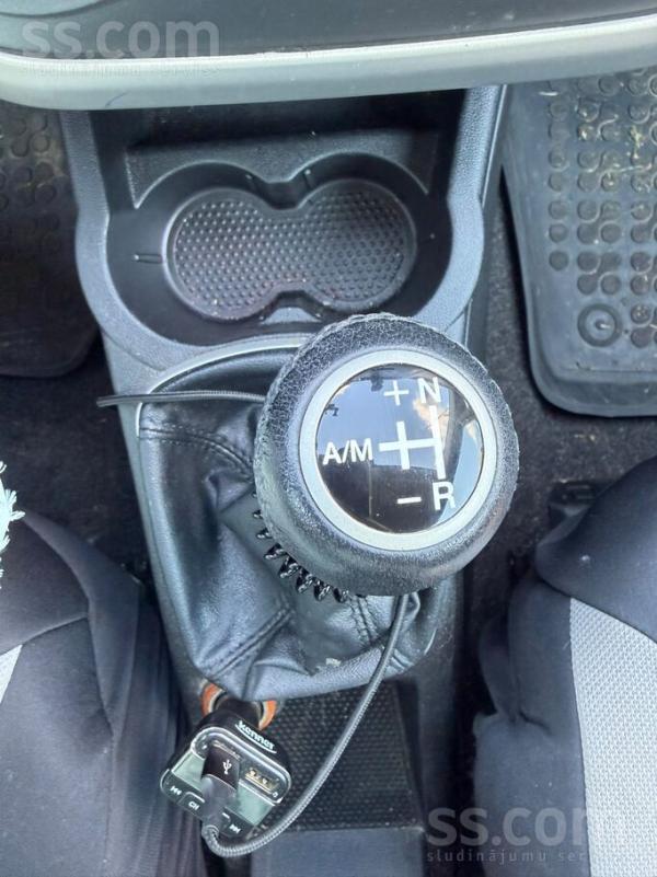 Sarkans Fiat Punto 2006 Daugavpils, ar dzinēja tilpumu 1.30 L un nobraukumu 101 tūkst. km par 1950 €, foto 5 vietnē AUTOMOTO.COM.LV