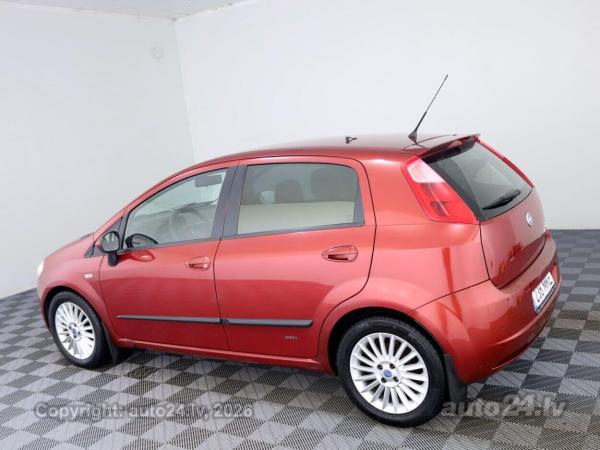 Sarkans Fiat Punto 2007 Tallina, ar dzinēja tilpumu 1.20 L un nobraukumu 223 tūkst. km par 1099 €, foto 4 vietnē AUTOMOTO.COM.LV