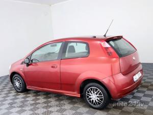 Red Fiat Punto 2007 in Tallinn, with an engine capacity of 1.40 L and mileage of 249 thousand km for 999 €, photo 4 on AUTOMOTO.COM.LV