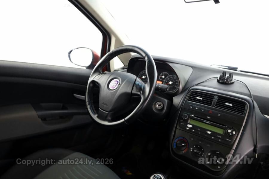 Red Fiat Punto 2007 in Tallinn, with an engine capacity of 1.40 L and mileage of 249 thousand km for 999 €, photo 5 on AUTOMOTO.COM.LV