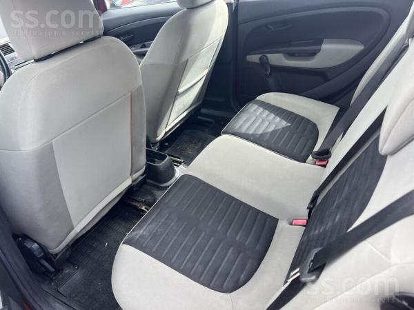 Red Fiat Punto 2007 in Jelgava, with an engine capacity of 1.40 L and mileage of 171 thousand km for 820 €, photo 9 on AUTOMOTO.COM.LV