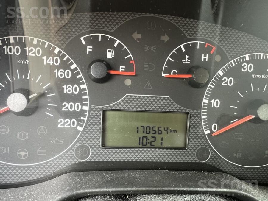 Red Fiat Punto 2007 in Jelgava, with an engine capacity of 1.40 L and mileage of 171 thousand km for 820 €, photo 11 on AUTOMOTO.COM.LV