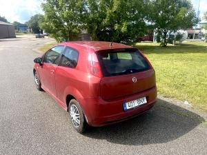 Red Fiat Punto 2007 in Tallinn, with an engine capacity of 1.40 L and mileage of 250 thousand km for 1199 €, photo 3 on AUTOMOTO.COM.LV