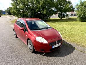 Red Fiat Punto 2007 in Tallinn, with an engine capacity of 1.40 L and mileage of 250 thousand km for 1199 €, photo 17 on AUTOMOTO.COM.LV