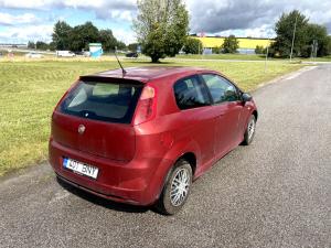 Red Fiat Punto 2007 in Tallinn, with an engine capacity of 1.40 L and mileage of 250 thousand km for 1199 €, photo 18 on AUTOMOTO.COM.LV