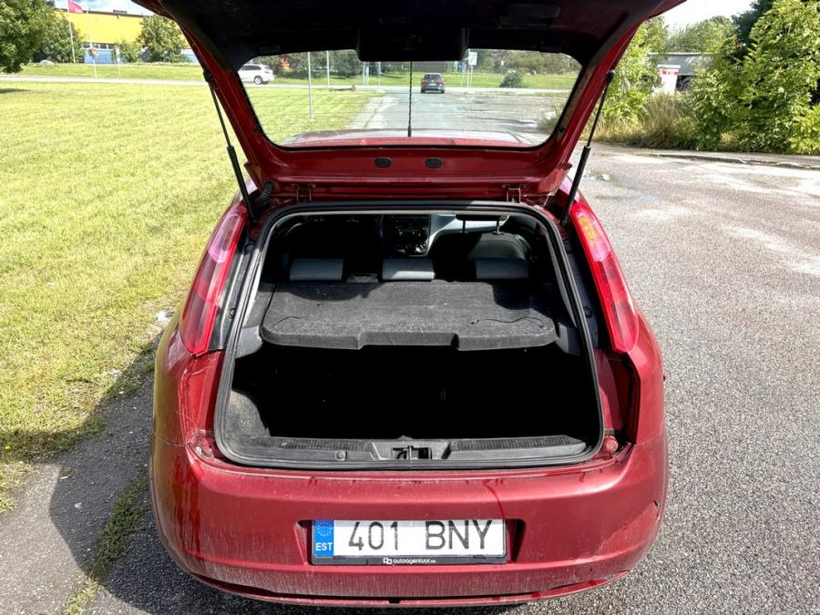 Red Fiat Punto 2007 in Tallinn, with an engine capacity of 1.40 L and mileage of 250 thousand km for 1199 €, photo 19 on AUTOMOTO.COM.LV