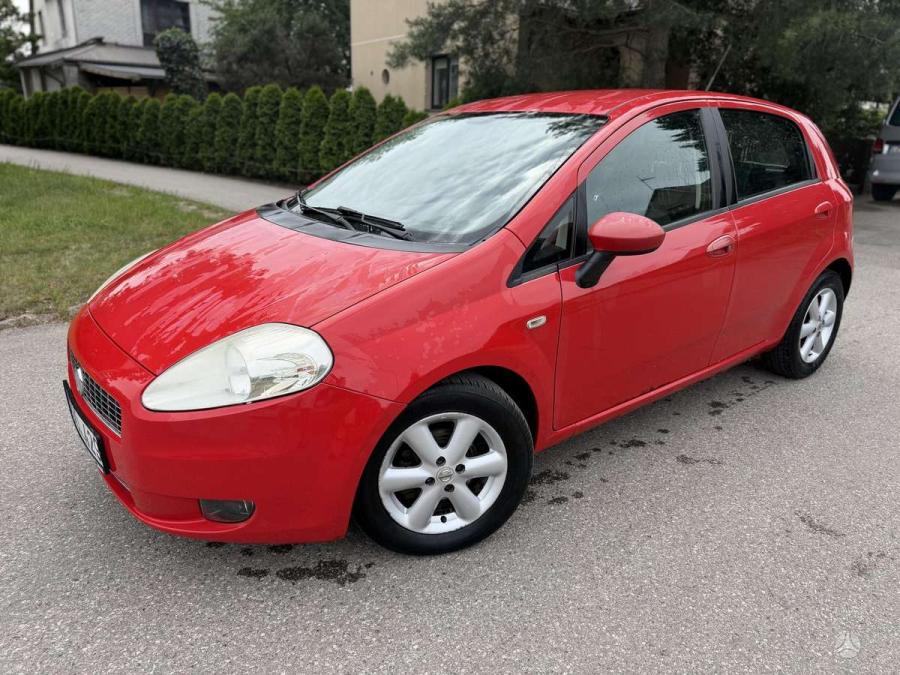 Red Fiat Punto 2009 in Kaunas, with an engine capacity of 1.25 L and mileage of 255 thousand km for 999 €, photo 3 on AUTOMOTO.COM.LV